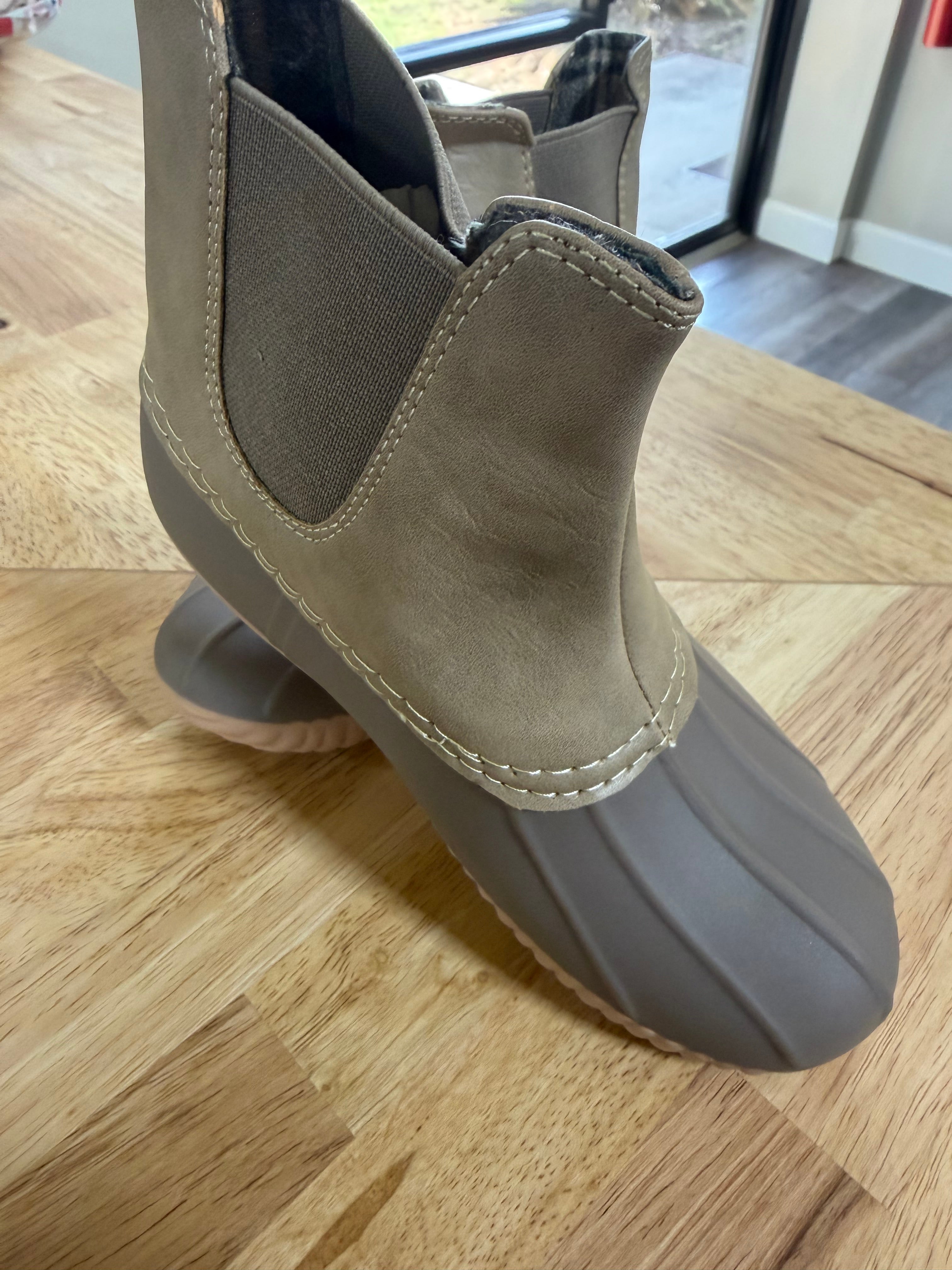 Kids Duck Boots – Drop the Walls